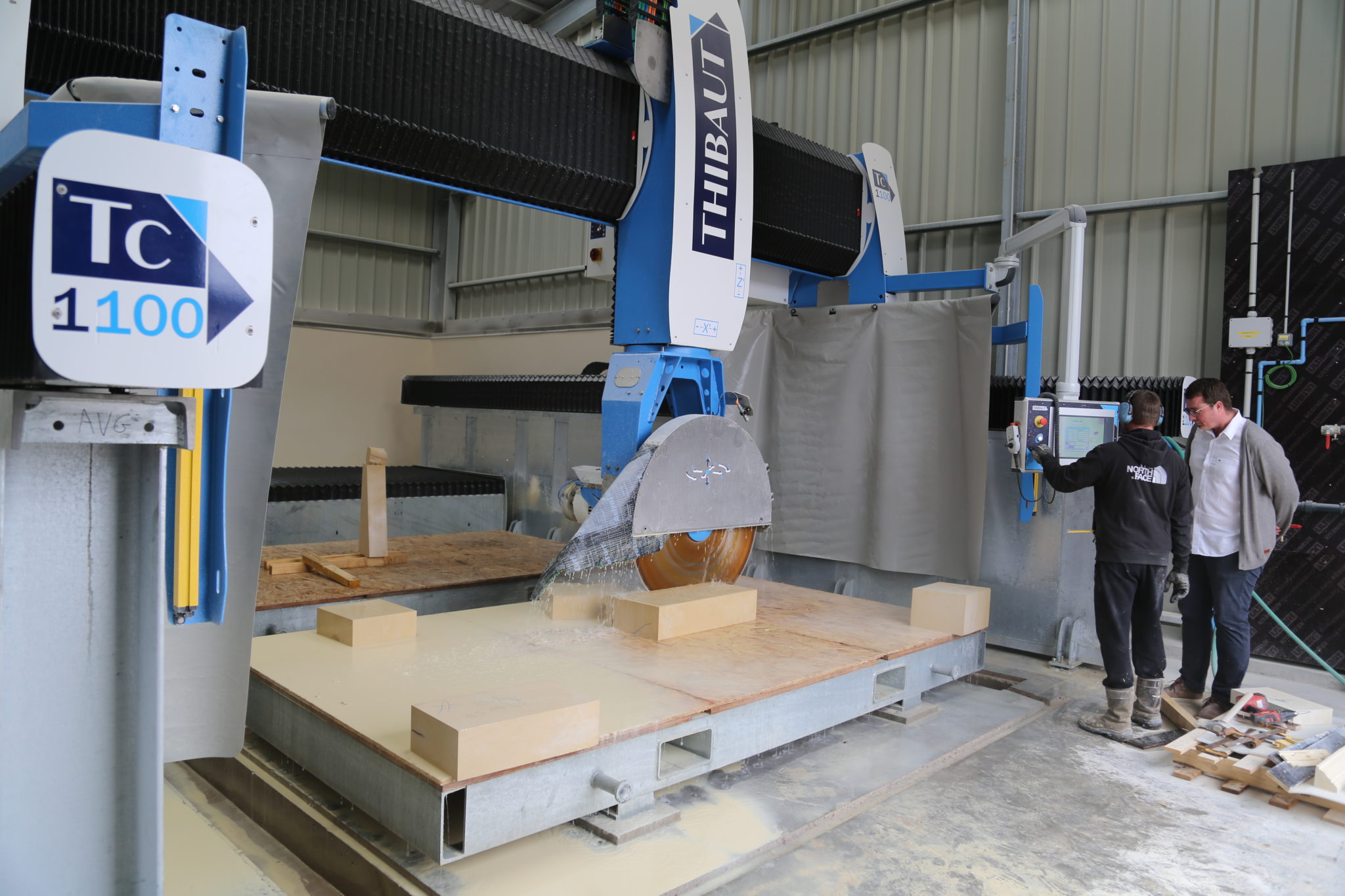 Débiteuse numérique à 5 axes TC1100, pour découpe jusqu'à 410 mm d ...